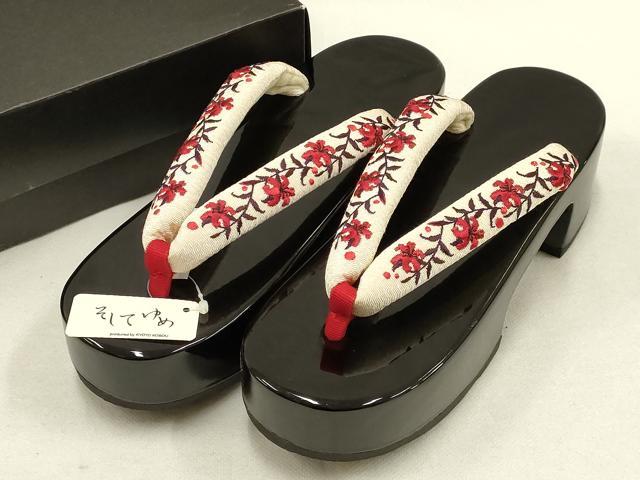 平和屋着物●和装小物　桐下駄　鼻緒：刺繍　花柄　日本製　逸品　未使用　AAAW4534ay