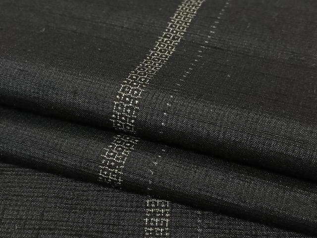 平和屋着物●塩沢紬　110亀甲　飛び亀甲柄　黒地　健勝苑扱い　正絹　逸品　AAAW9203zg
