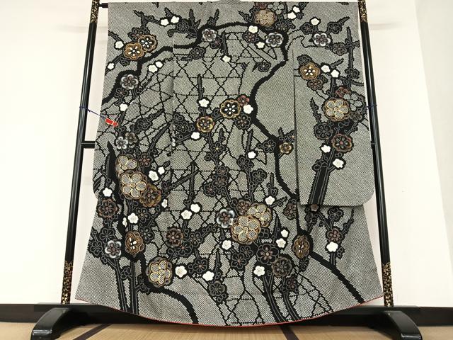 平和屋着物●豪華振袖　駒刺繍　絞り　槍梅　黒地　金彩　正絹　逸品　AAAX0670zg