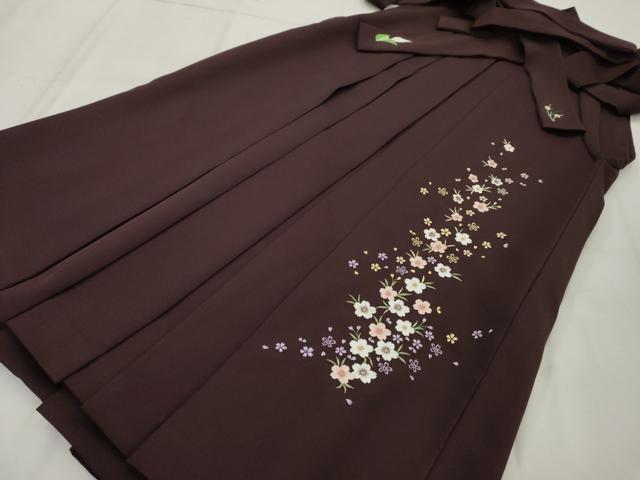 平和屋着物●女性　行灯袴　刺繍　舞花文　金糸　卒業式　洗える着物　AAAX5850cs
