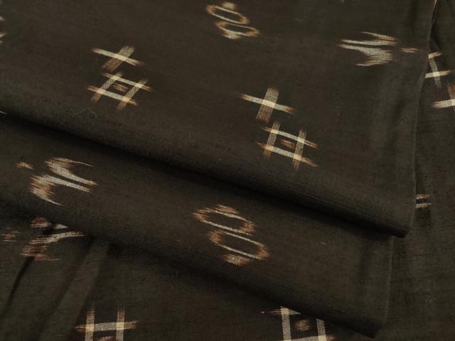 平和屋着物●国指定重要無形文化財　本場久米島紬　手織　琉球絣文様　正絹　逸品　AAAX6975ck