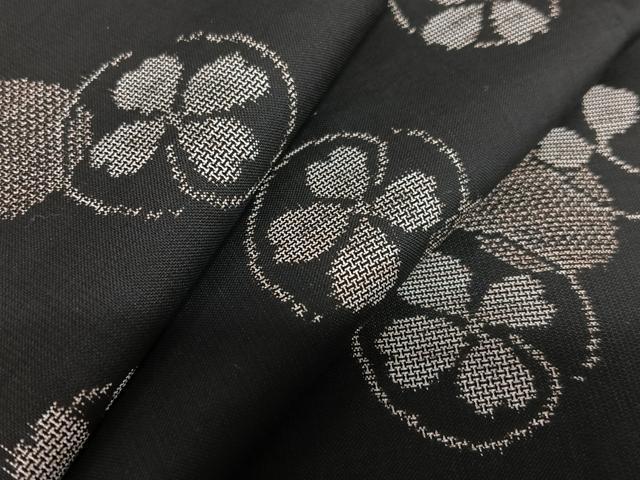 平和屋着物●本場大島紬　カタス9マルキ　舞桜文　地空き　黒地　正絹　逸品　AAAY0016zg