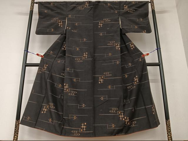 平和屋着物○国指定重要無形文化財 本場久米島紬 手織 絣
