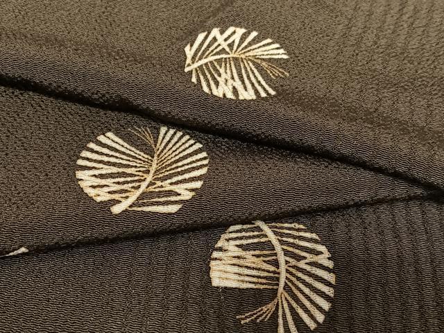 平和屋着物●上質な小紋　松　金彩　鬼しぼ縮緬　正絹　逸品　AAAY0101zg