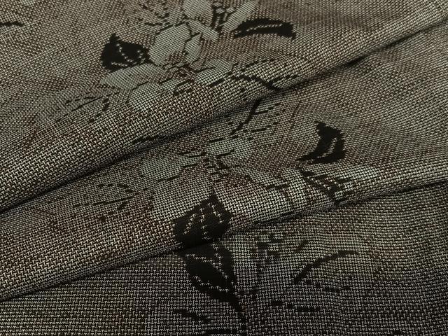 平和屋着物○本場大島紬 泥染め 9マルキ 草花文 正絹 逸品 AAAU8476zg
