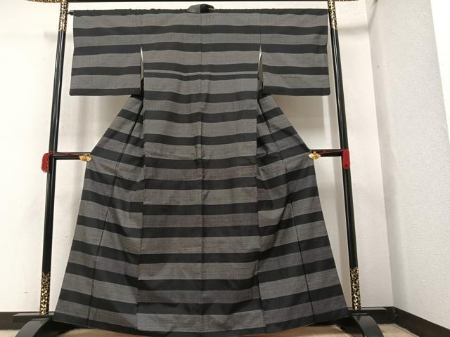 平和屋着物●本場大島紬　100亀甲　横段文　正絹　逸品　AAAY0365ph