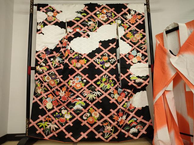 平和屋着物●豪華振袖・長襦袢(無双仕立て)セット　駒刺繍　吉祥花籬文　黒地　金彩　正絹　逸品　AAAY1230ck