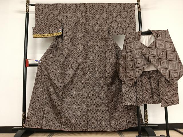 平和屋着物●本場村山大島紬　アンサンブル　菱文　反端付き　正絹　逸品　未使用　AAAY1577np