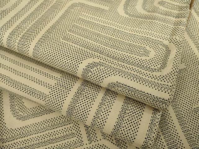 平和屋着物●東郷織物謹製　本場大島紬　白大島　160亀甲　幾何学文様　正絹　逸品　AAAY1873ck
