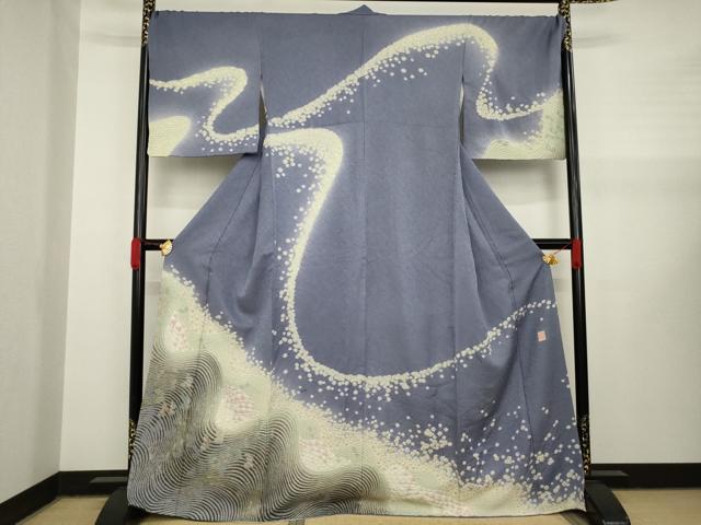 平和屋着物●十日町　名門　滝泰謹製　訪問着　襲絞り　流水花文　暈し染め　金銀糸　金通し地　正絹　逸品　AAAY1914ck