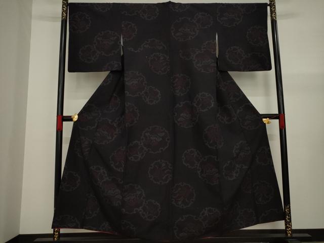 平和屋着物●結城紬　80亀甲　雪輪花文　黒地　正絹　逸品　AAAY4686ck 平和屋着物○結城紬 80亀甲 雪輪花文 黒地 正絹 逸品 AAAY4686ck - www