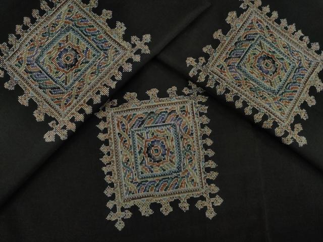 平和屋着物●本場大島紬　地空き　一元7マルキ　総絣　額縁花文　黒地　正絹　逸品　AAAY4785ck