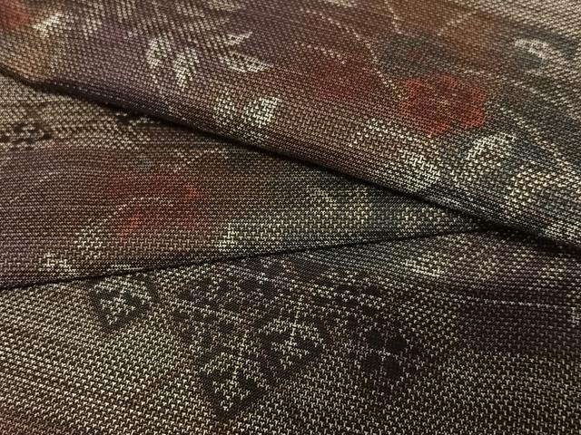 平和屋着物●本場大島紬　泥染め　カタス9マルキ　横段草花文　正絹　逸品　AAAY6678zg