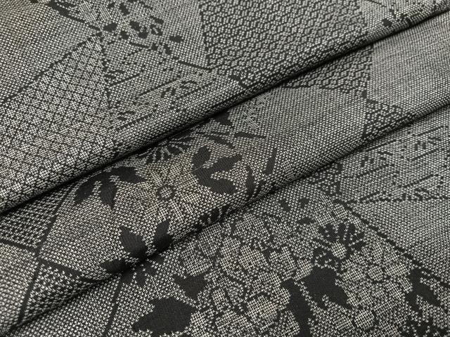 平和屋着物●本場大島紬　カタス9マルキ　草花文　正絹　逸品　AAAY8951ph