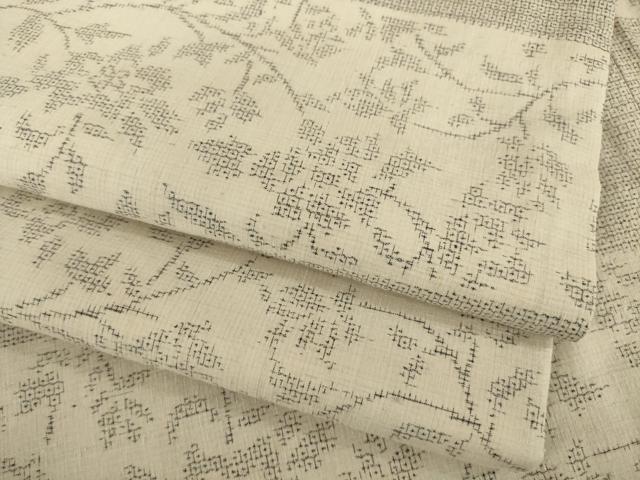 平和屋着物●本場結城紬　重要無形文化財　100亀甲　花唐草文　正絹　逸品　AAAY9029ck