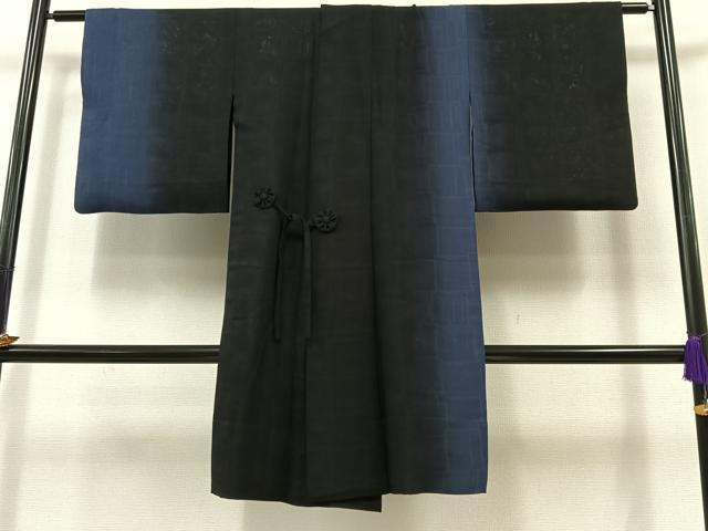 平和屋着物▽道中着　スリーシーズン　春夏秋　塵除け　霞文　暈し染め　黒地　正絹　逸品　AAAY9413jh