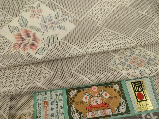 平和屋着物●本場大島紬　白大島　一元絣　花菱文　証紙付き　正絹　逸品　AAAY9811ck