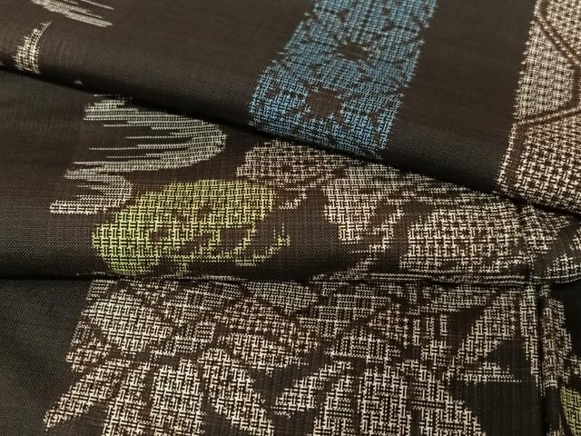 平和屋着物●本場大島紬　割込み絣　風景笠松文　黒地　正絹　逸品　未使用　AAAZ0045zg