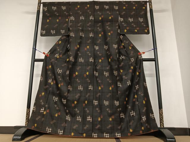 平和屋着物○国指定重要無形文化財 本場久米島紬 手織 正絹