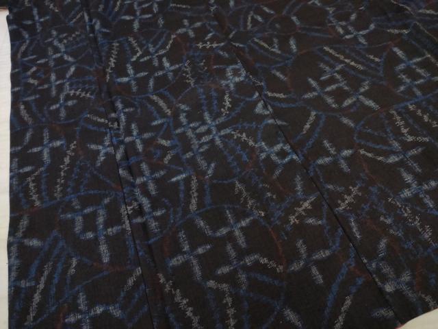 平和屋着物○結城ちぢみ 幾何学文様 黒地 正絹 逸品 AAAZ0610ck 紬