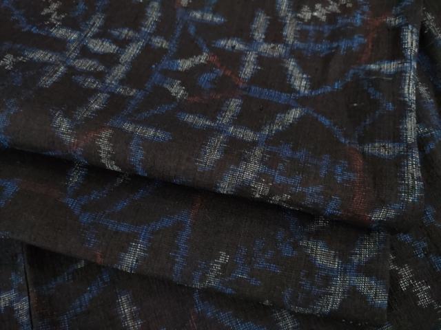 平和屋着物●結城ちぢみ　幾何学文様　黒地　正絹　逸品　AAAZ0610ck