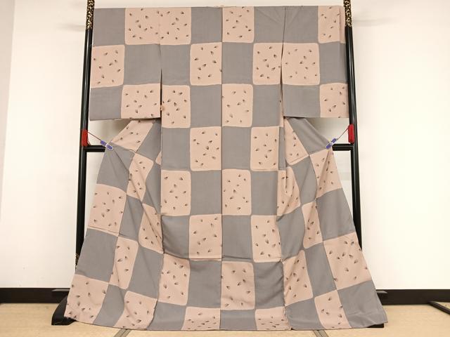 平和屋着物●上質な小紋　市松絞り　桜吹雪　紬ちりめん　仮絵羽　正絹　逸品　未使用　AAAZ3015np