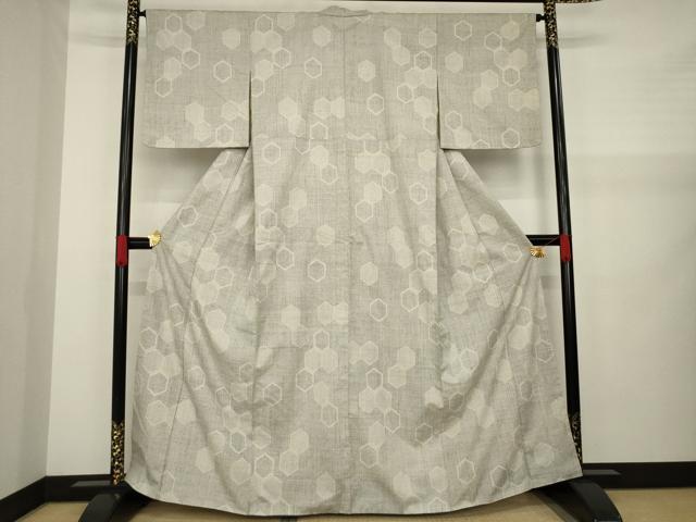 平和屋着物○本場結城紬 重要無形文化財 100亀甲 縞 正絹 逸品 未