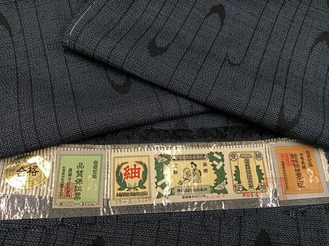 平和屋着物●本場真綿結城紬　100亀甲　波文　正絹　逸品　未使用　AAAZ5048ph