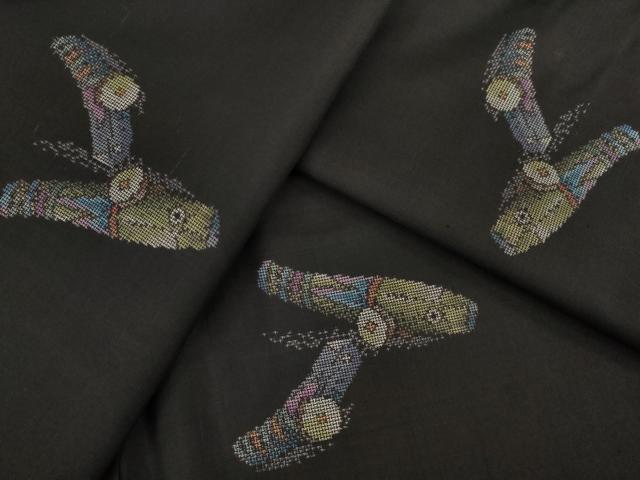 平和屋着物●本場大島紬　カタス9マルキ　地空き　玩具文　黒地　正絹　逸品　AAAZ7198ck