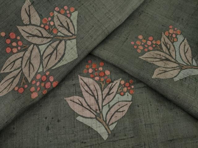 平和屋着物●上質な小紋　紬地　南天文　金彩　正絹　逸品　AAAZ7221ck