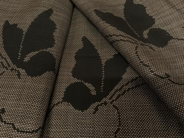 平和屋着物●本場大島紬　泥染め　カタス9マルキ　雪輪舞蝶文　正絹　逸品　AAAZ7283zg