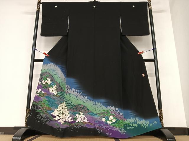 平和屋着物●十日町　名門　滝泰謹製　黒留袖　駒刺繍　絞り　松竹梅風景文　暈し染め　金彩　正絹　逸品　AAAZ7594zg