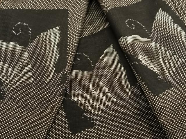 平和屋着物●本場大島紬　泥染め　一元絣　色紙舞蝶文　正絹　逸品　AABA0098zg