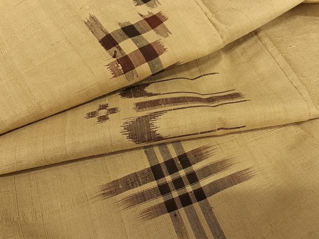 平和屋着物●国指定重要無形文化財　本場久米島紬　手織　飛鳥文　正絹　逸品　AABA0247zg