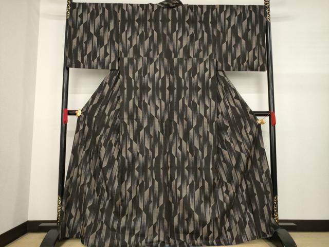 平和屋着物●本場大島紬　一元7マルキ　幾何学文様　やまと誂製　正絹　逸品　AABA0778ck