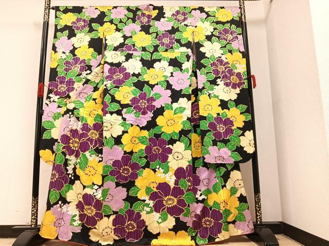 平和屋着物●豪華振袖　駒刺繍　草花文　黒地　金彩　正絹　逸品　AABA1265ph