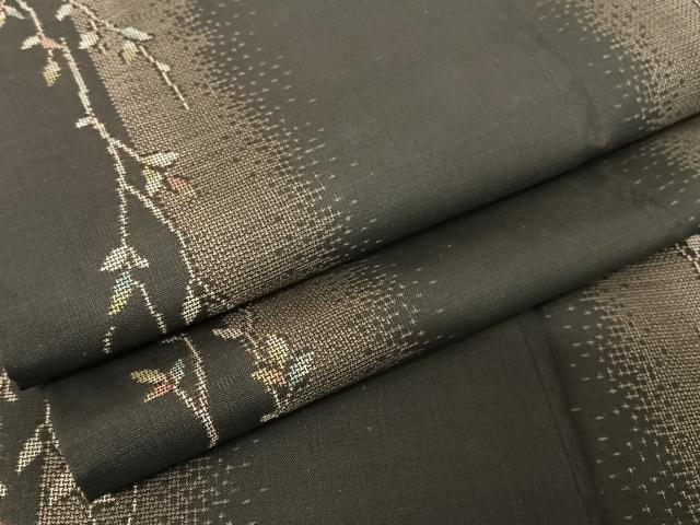 平和屋着物●本場大島紬　地空き　カタス9マルキ　枝葉文　黒地　正絹　逸品　AABA2623np