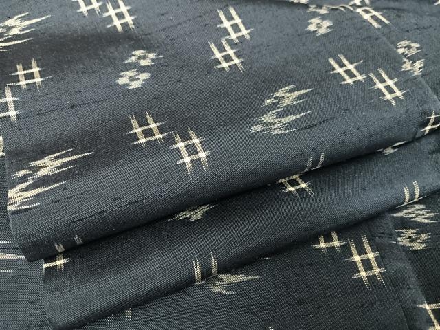 平和屋着物●上質な紬　琉球絣文様　正絹　逸品　AABA2648np