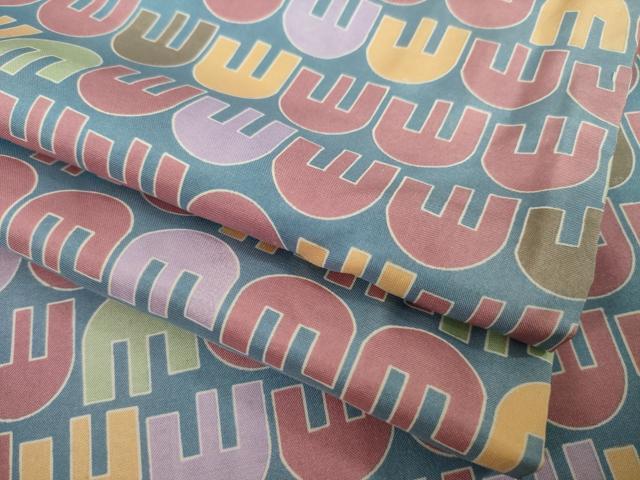 平和屋着物●本場染大島紬　幾何学文様　正絹　逸品　AABA3328ck