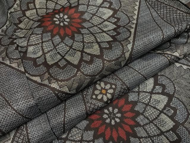 平和屋着物●本場大島紬　割り込み絣　花菱文　正絹　逸品　未使用　AABA3832ph