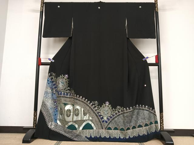 平和屋着物●豪華黒留袖　作家物　泰常　更紗花文　銀彩　正絹　逸品　AABA4484np