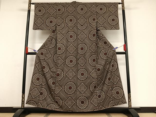 平和屋着物●本場大島紬　龍郷絣　カラー胴裏：肉色　正絹　逸品　AABA4600np 平和屋着物○本場大島紬 龍郷絣 カラー胴裏：肉色 正絹 逸品 AABA4600np