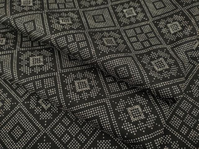 平和屋着物●本場大島紬　一元7マルキ　花菱文　黒地　正絹　逸品　AABA4633ck