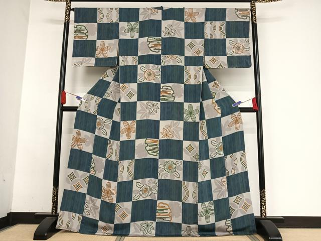 平和屋着物●上質な小紋　市松花文　鬼しぼ縮緬　正絹　逸品　AABA5056np