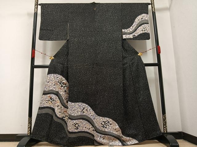 平和屋着物●訪問着　刺繍　蒔糊散らし　宝尽くし　松　黒地　金彩　正絹　逸品　AABA5219ph