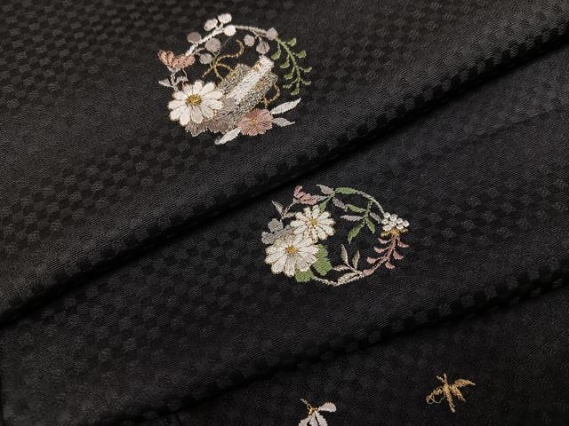 平和屋着物●上質な小紋　刺繍　草花文　黒地　ますいわ屋扱い　正絹　逸品　AABA6431ph