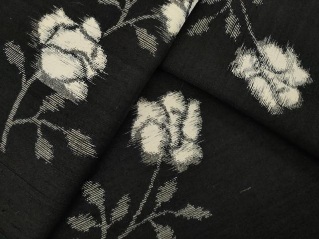 平和屋着物●上質な紬　舞花文　黒地　正絹　逸品　AABA6661ck