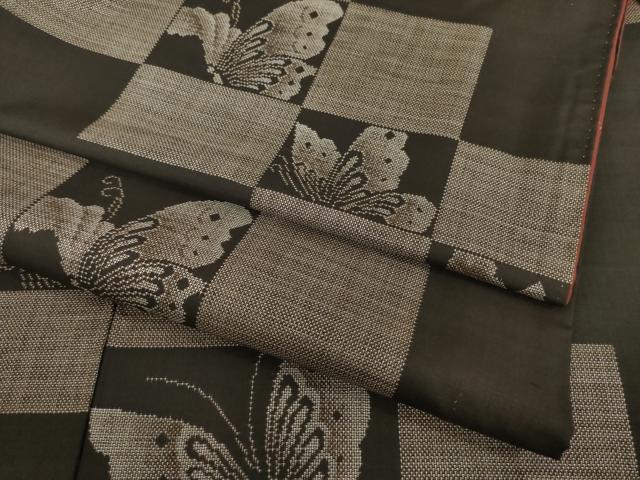 平和屋着物●本場大島紬　カタス9マルキ　市松舞蝶文　正絹　逸品　AABA7955ck