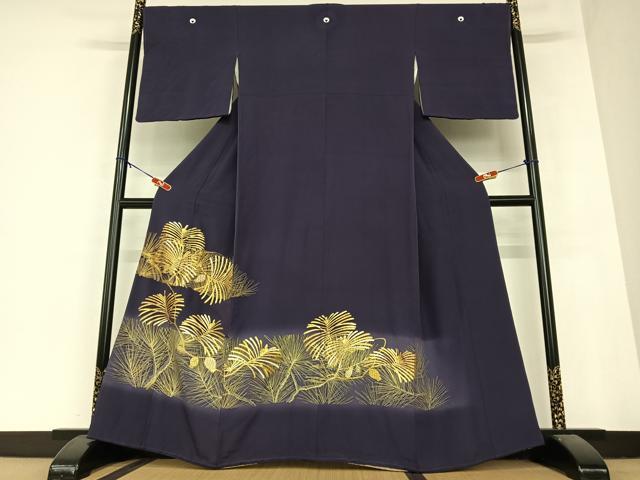 平和屋着物●創業460年・千總　色留袖　駒刺繍　松　黒紅色地　金彩　正絹　逸品　AABB0081zg