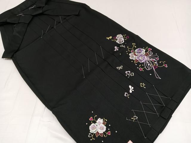 平和屋着物●行灯袴　刺繍　舞花文　金糸　黒地　洗える着物　未使用　AABB2985ph